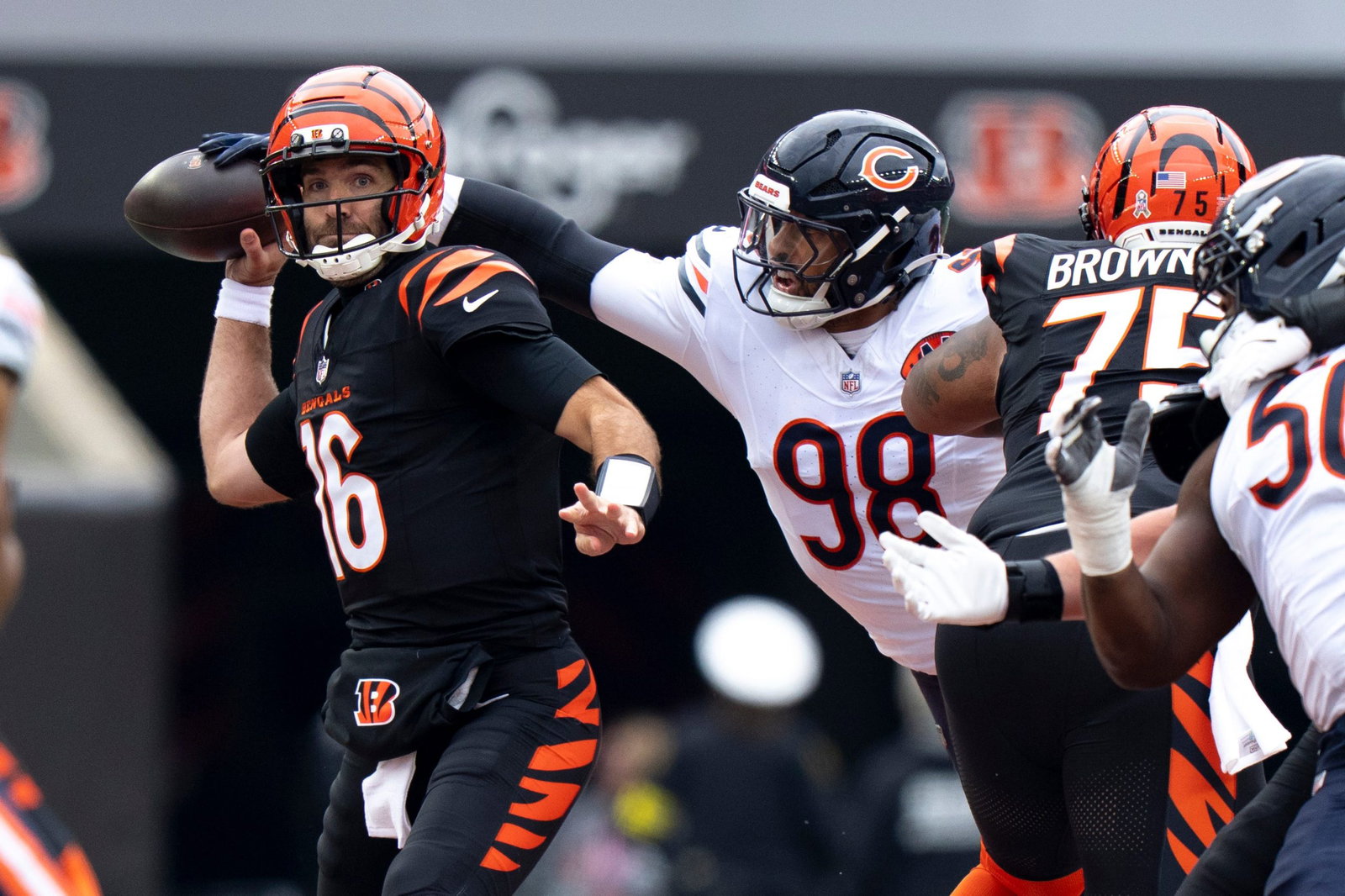 The Chicago Bears Desperately Need Pass Rush Help – The Lead