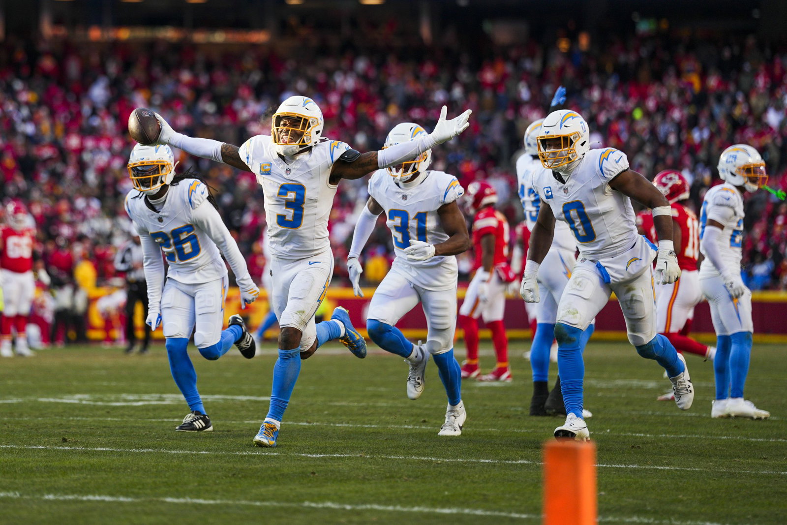 The Los Angeles Chargers' Defense Is Elite – The Lead